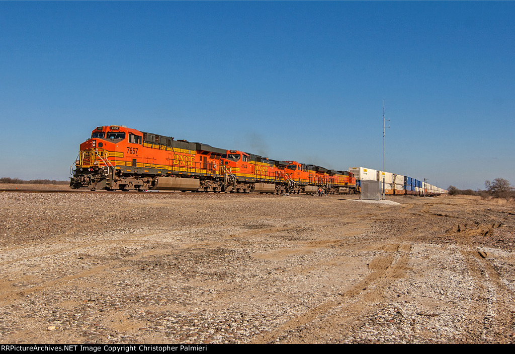 BNSF 7657 leads Z-WSPALT9-13